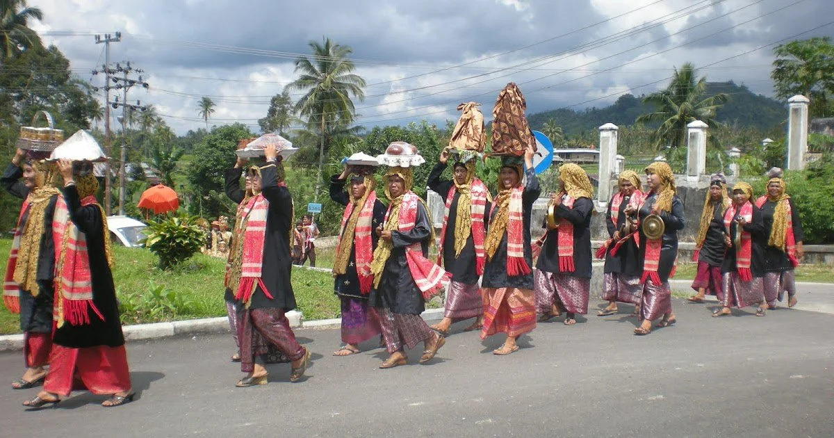 7 Tradisi Khas Masyarakat Minang Sambut Ramadhan, Unik Banget ...