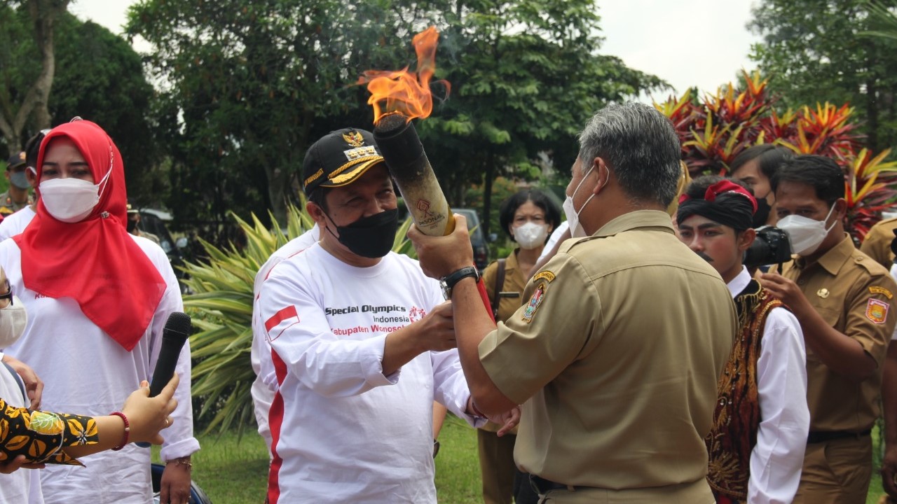 Obor Api Pesonas 2022 Tiba di Kabupaten Temanggung - Hariane.com Obor Api Pesonas 2022 Tiba di Kabupaten Temanggung - Hariane.com