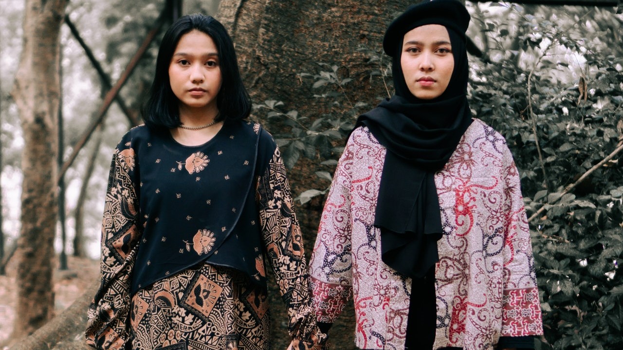 9 Corak Batik Khas Jawa Barat Beserta Filosofi, Cocok Dipakai saat ...