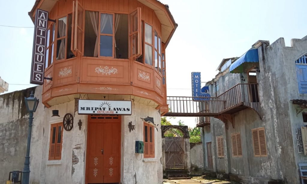Galeri Antik Gamplong Studio Alam Jogja, Lokasi Syuting Film Gatotkaca ...