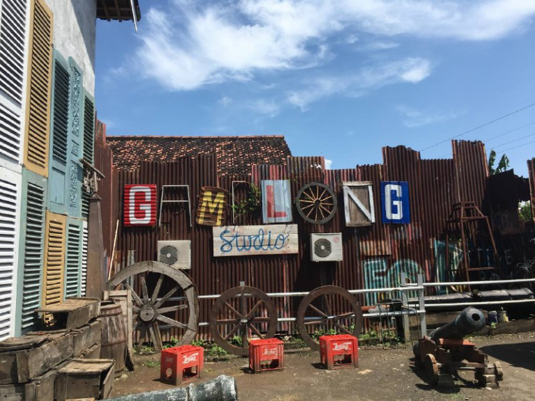 4 Film Karya Hanung Bramantyo yang Menggunakan Gamplong Studio Alam ...