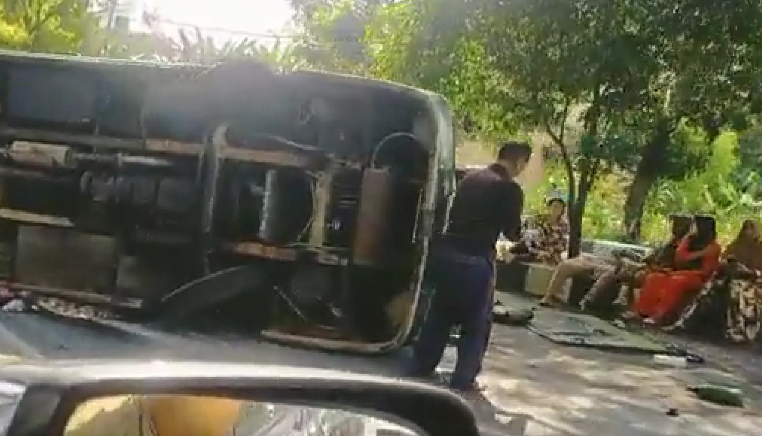 Kecelakaan di Ringroad Barat Hari Ini, Bus Bawa Rombongan Terguling ... Kecelakaan di Ringroad Barat Hari Ini, Bus Bawa Rombongan Terguling ...