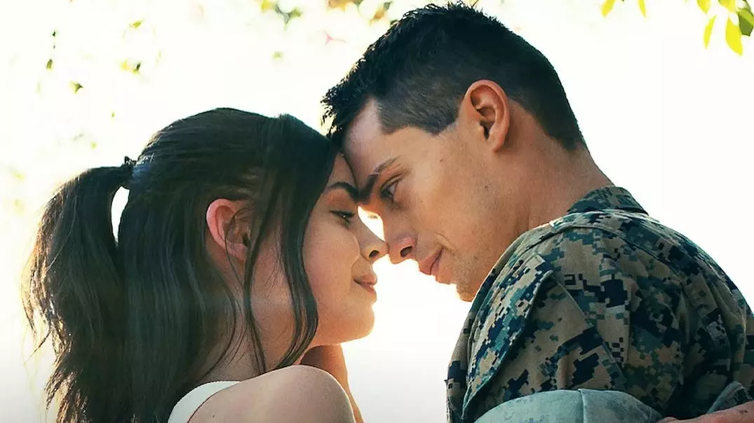 6 Fakta Film Purple Hearts, Kisah Romansa Marinis yang Viral di TikTok ...