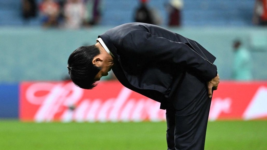 Hajime Moriyasu Membungkuk Minta Maaf Usai Jepang Kalah dari Kroasia ... Hajime Moriyasu Membungkuk Minta Maaf Usai Jepang Kalah dari Kroasia ...