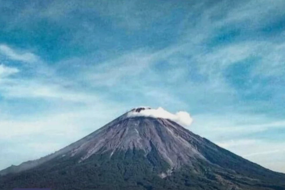 Gunung Semeru Erupsi Hari Ini 4 Desember 2022, Begini Imbauan untuk ...