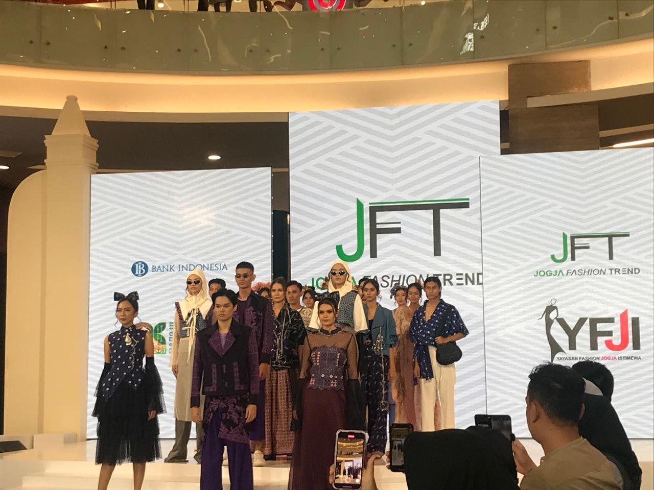 Desainer Busana Adu Karya Gen Z Friendly di Jogja Fashion Trend 2024 ...