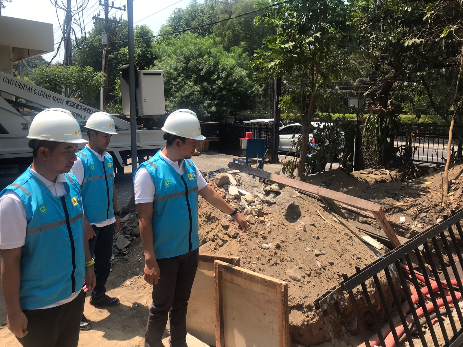 Pertama di Sleman, PLN Icon Plus Tanam Kabel di Kawasan UGM - Hariane.com