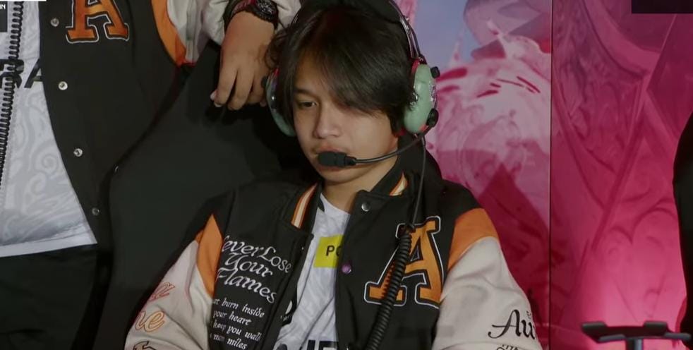 Sang Rookie Monster Bawa Kemenangan Telak Aura vs Dewa United Esports ...