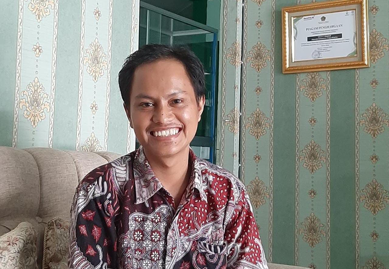 Tempuh 55 KM Tiap Hari, Andrian Eksa Saputra Jadi Guru Inspiratif dengan Banyak Penghargaan ...