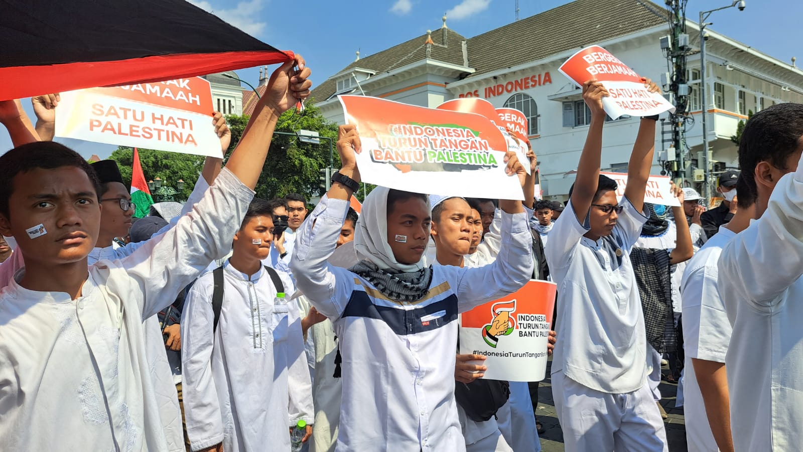 Aksi Solidaritas Palestina, Ribuan Warga Padati Titik Nol Kilometer ...