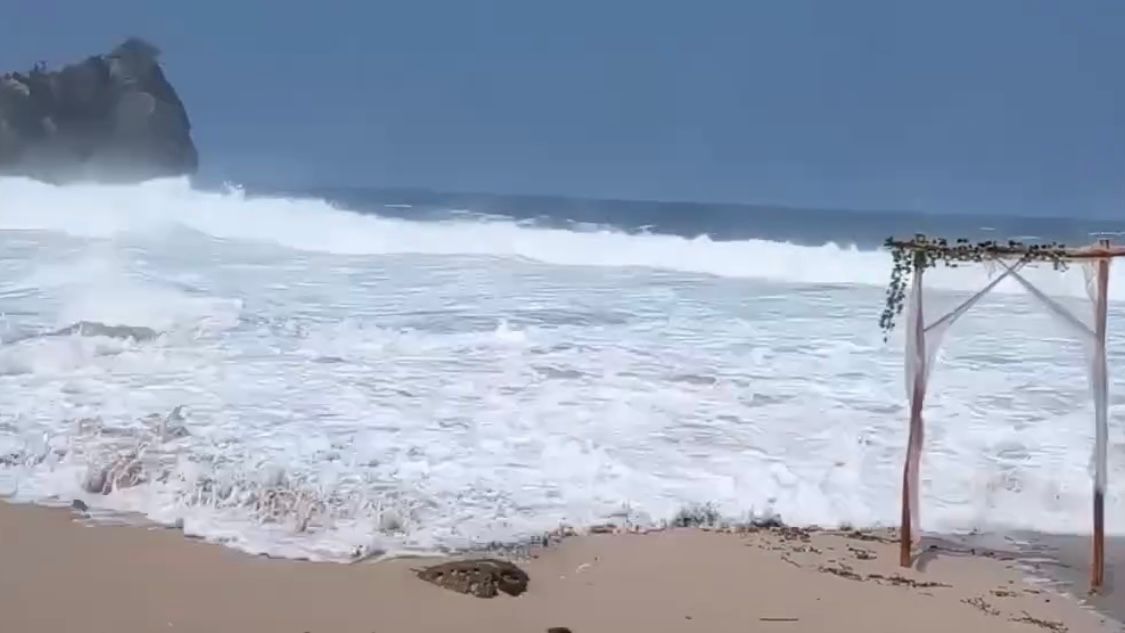 Faktor Cuaca Buruk, Ketinggian Gelombang Laut Selatan Meningkat ...