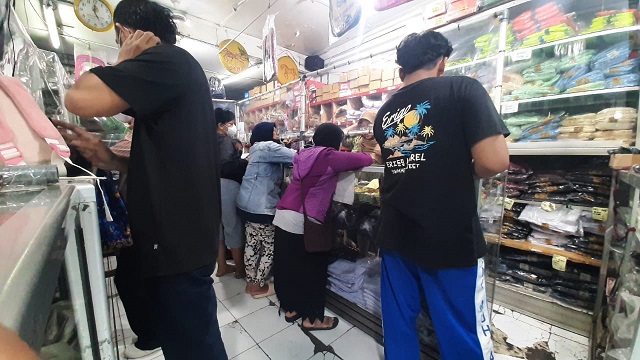 Jelang Dimulainya Tahun Ajaran Baru, Omset Toko Perlengkapan Sekolah di ... Jelang Dimulainya Tahun Ajaran Baru, Omset Toko Perlengkapan Sekolah di ...