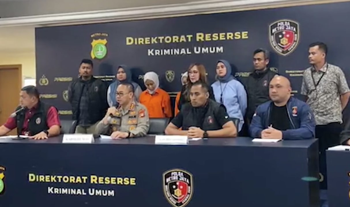 Penangkapan Si Kembar Rihana Rihani dalam Kasus Penipuan Penjualan ... Penangkapan Si Kembar Rihana Rihani dalam Kasus Penipuan Penjualan ...