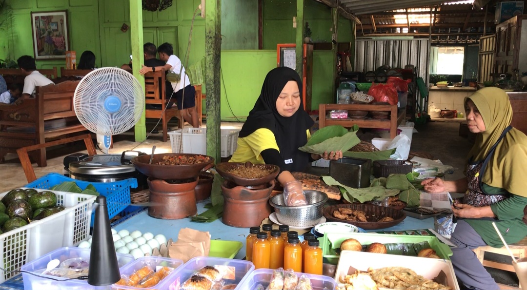 Sego Berkat Mbah Pawiro Ranti dan Apem Jumbo, Kuliner Legendaris di ...