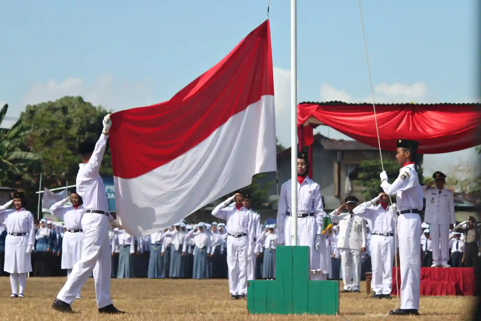 Sejarah Pengibaran Bendera Setengah Tiang, Benarkah Sudah Dimulai Sejak ...