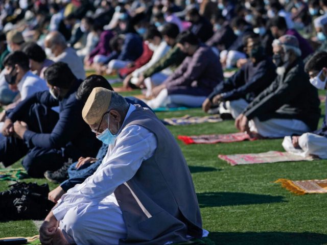 Tradisi Perayaan Idul Fitri di Berbagai Negara, Ada yang Menggambar ...