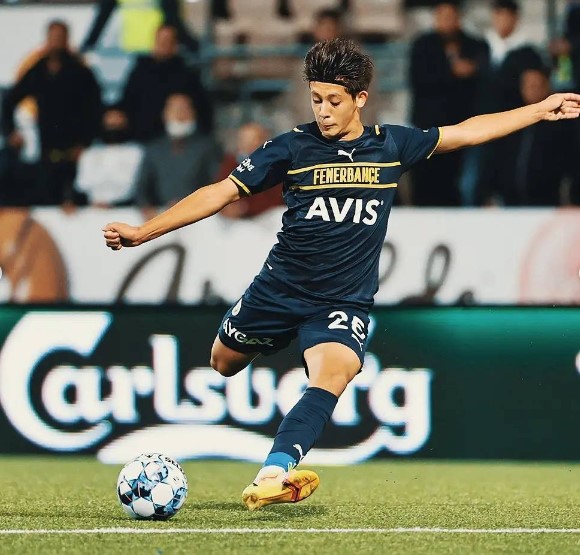 Real Madrid dan Barcelona Rebutan Arda Guler, The Turkish Messi Lebih ...