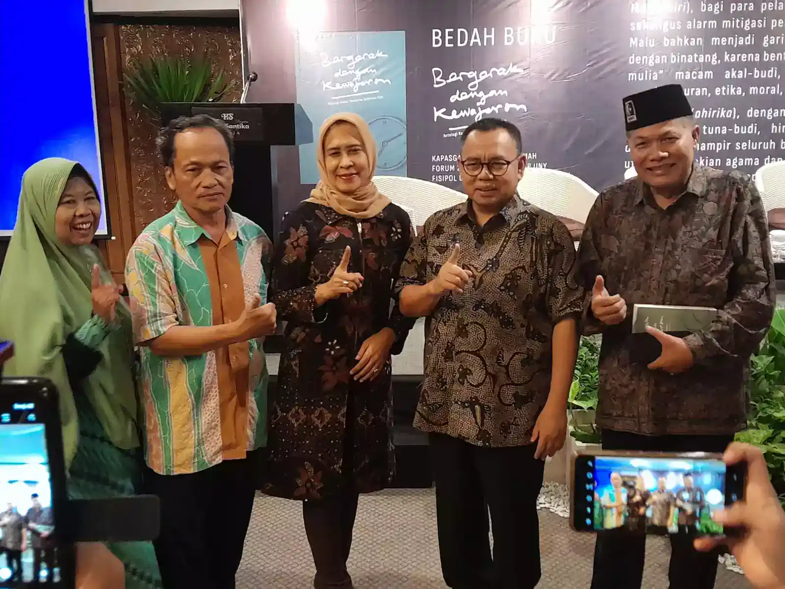 Guru Besar Mendukung Buku 'Bergerak dengan Kewajaran' untuk Para Calon Pemimpin - Hariane.com